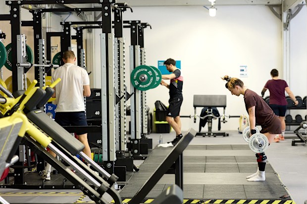 Gym etiquette rules: Personal trainer reveals 'inconsiderate' habit ...