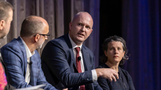 Sydney shutdown sees construction workers flood support lines