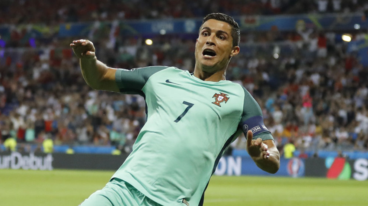 Ronaldo leads Portugal into Euro 16 final