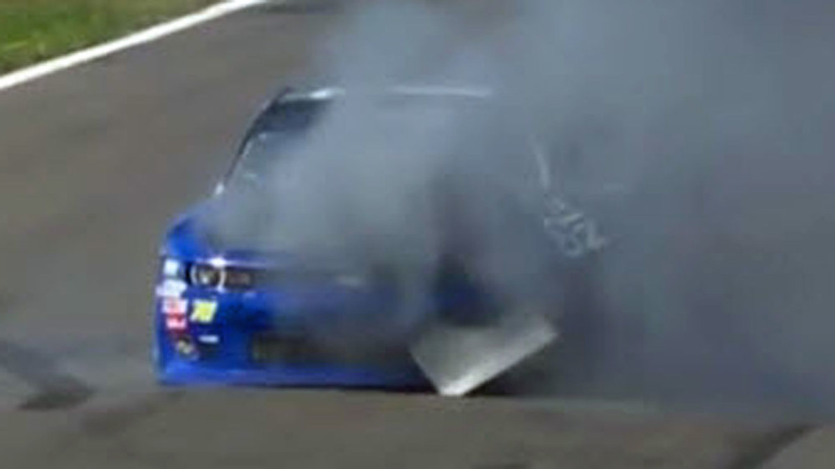 Motorsport: NASCAR car spontaneously explodes during race
