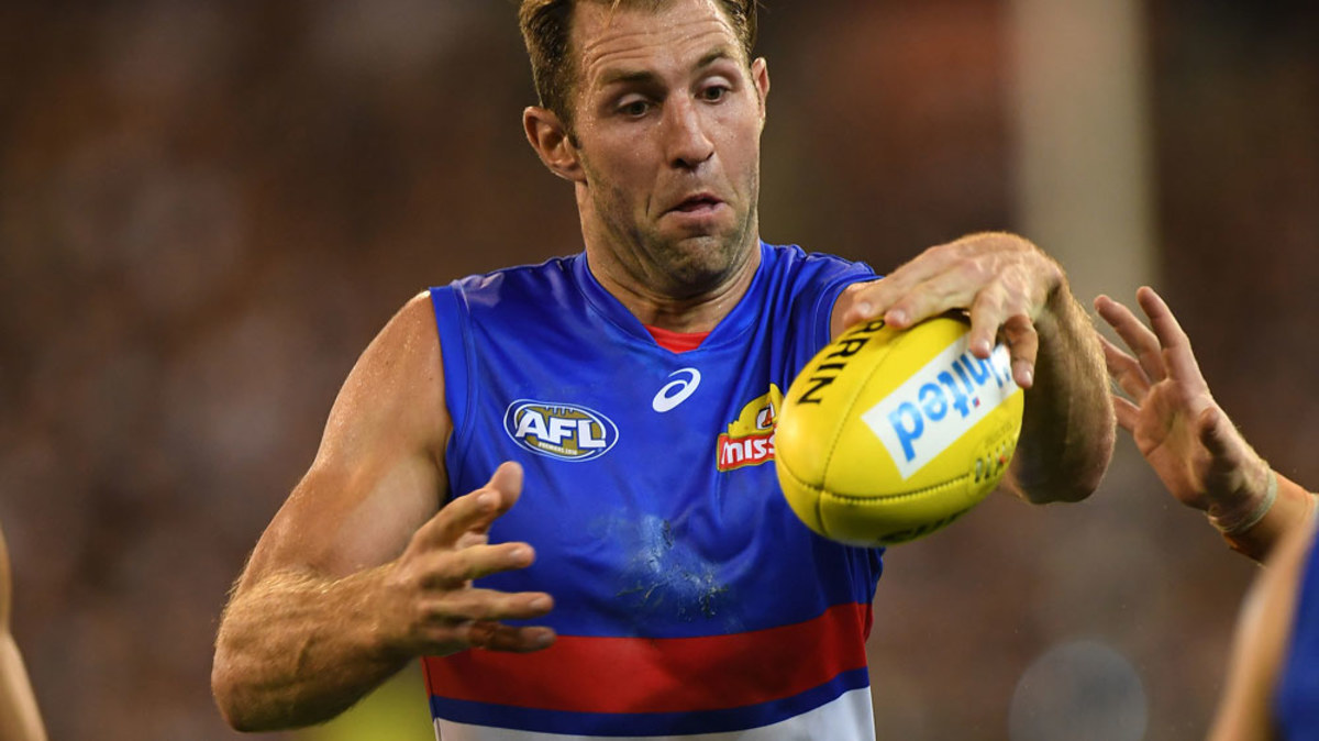 Western Bulldogs recruit Travis Cloke silences Collingwood Magpies fans ...