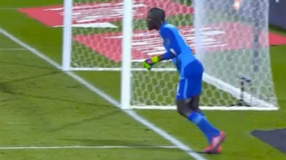 Football: Keeper kicks himself in shameful play-acting
