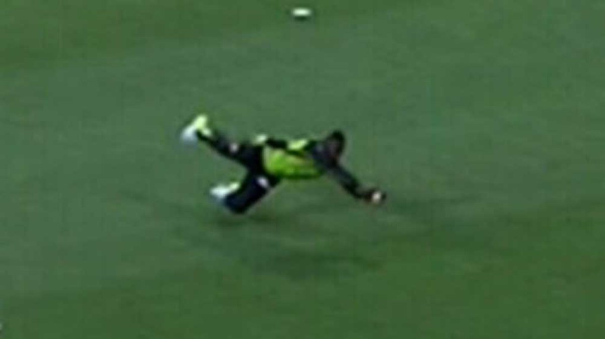 Russell, Paine take stunning Big Bash catches | Nine.com.au