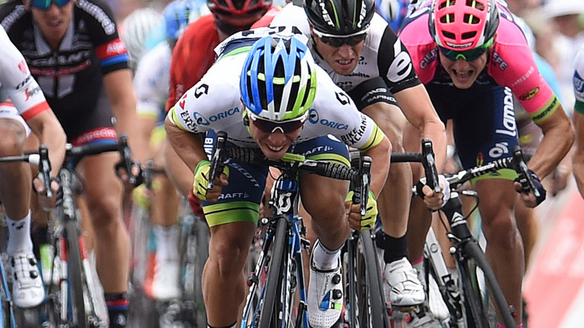 Ewan survives gruelling conditions to win stage one of Tour