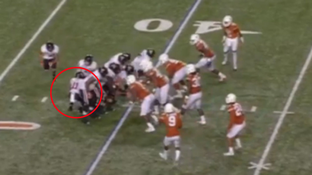 Tiny footballer pulls off huge trick play