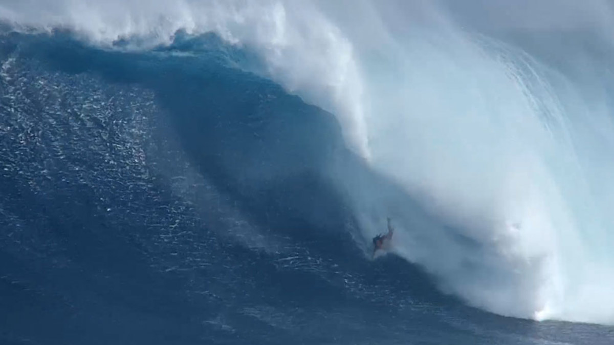 Big wave rider turns bodysurfer after wipeout | Nine.com.au