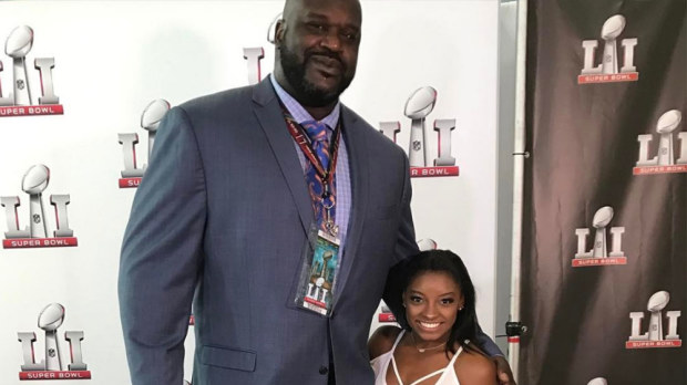 Tiny Simone Biles and huge Shaq a viral hit
