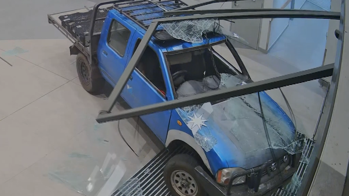 WA crime: Thieves ram ute into shopping centre, steal ATM in wild CCTV ...
