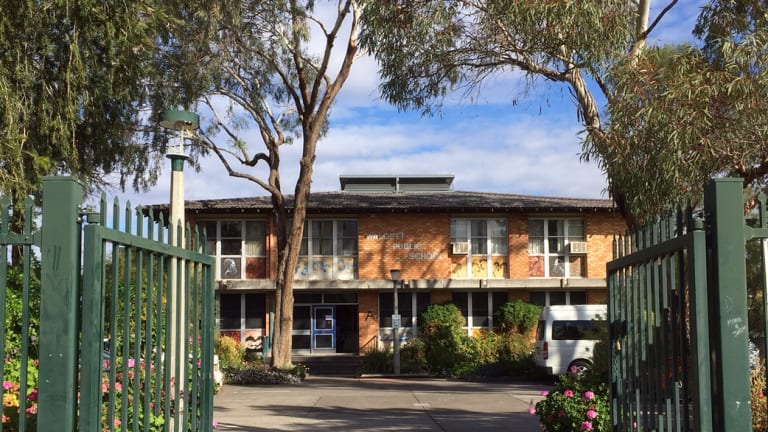 Walgett school crisis: parents get money to send kids to better schools ...