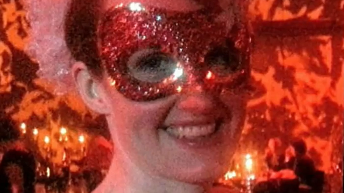 Kenmore Hills: Doctor revealed as mother found dead alongside daughter ...