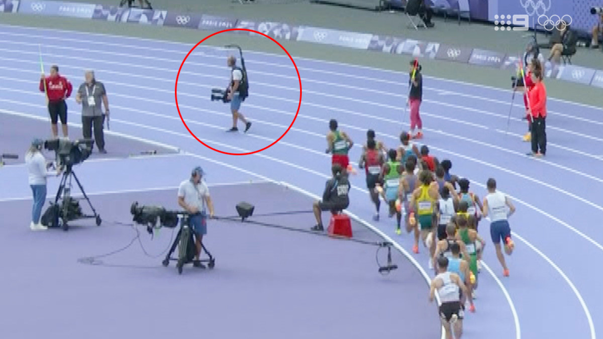Paris Olympics 2024: Rogue cameraman casually strolls into middle of ...