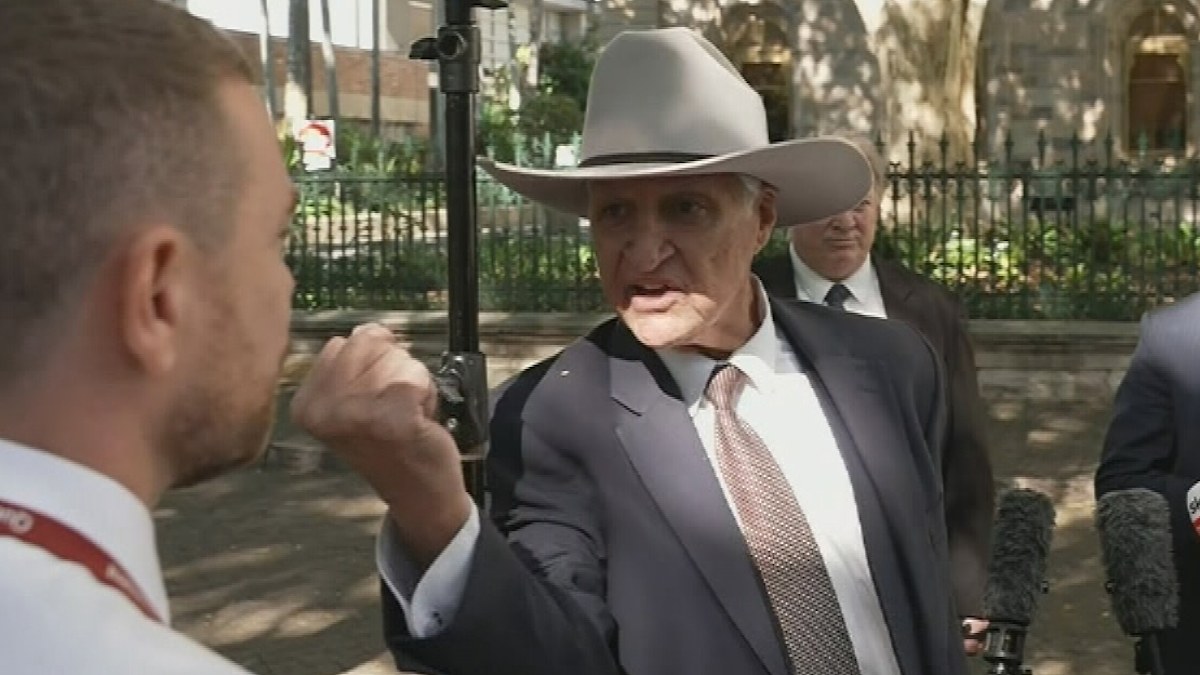 Independent MP Bob Katter faces calls to apologise or resign after ...