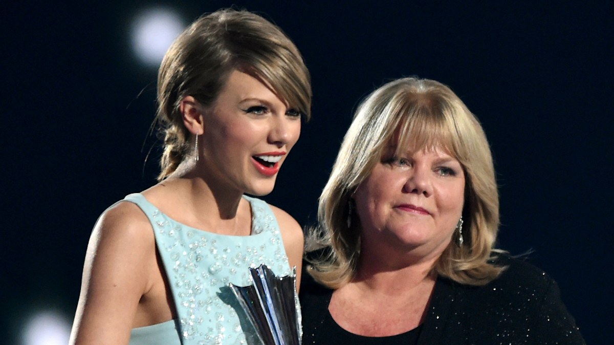 Taylor Swift's family explained: All about Scott, Andrea and Austin ...