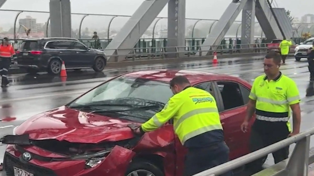 Queensland Police: Man charged after alleged stolen car crash on ...