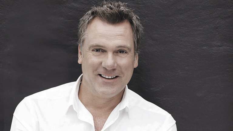 Erik Thomson talks about strong-willed women he has shared a TV show with