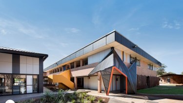 Port Hedland school in lockdown crisis after students threaten teachers