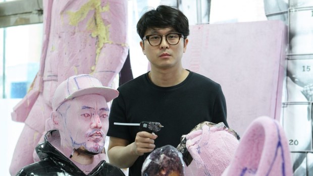 Artist Osang Gwon coming to you live in a Hermès window