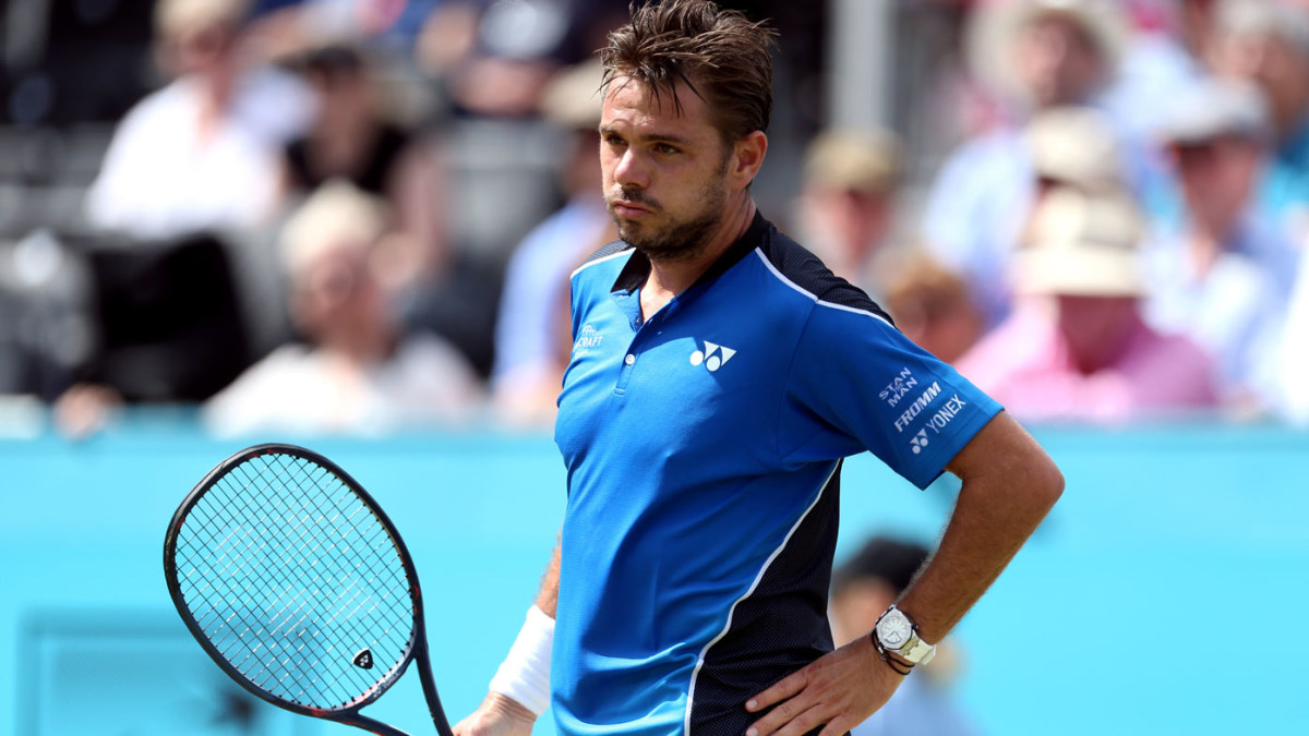 Tennis: Stan Wawrinka smashes his racquet at Queen's Club London