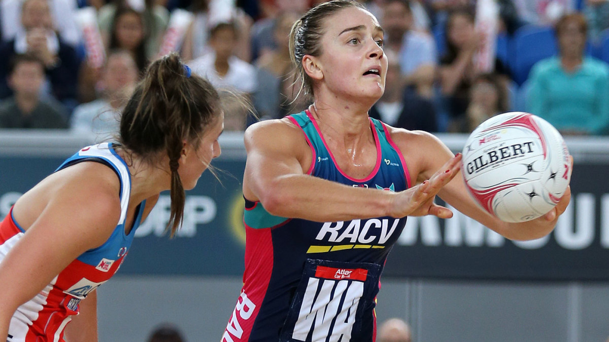 Super Netball: Melbourne Vixens score narrow win over NSW Swifts