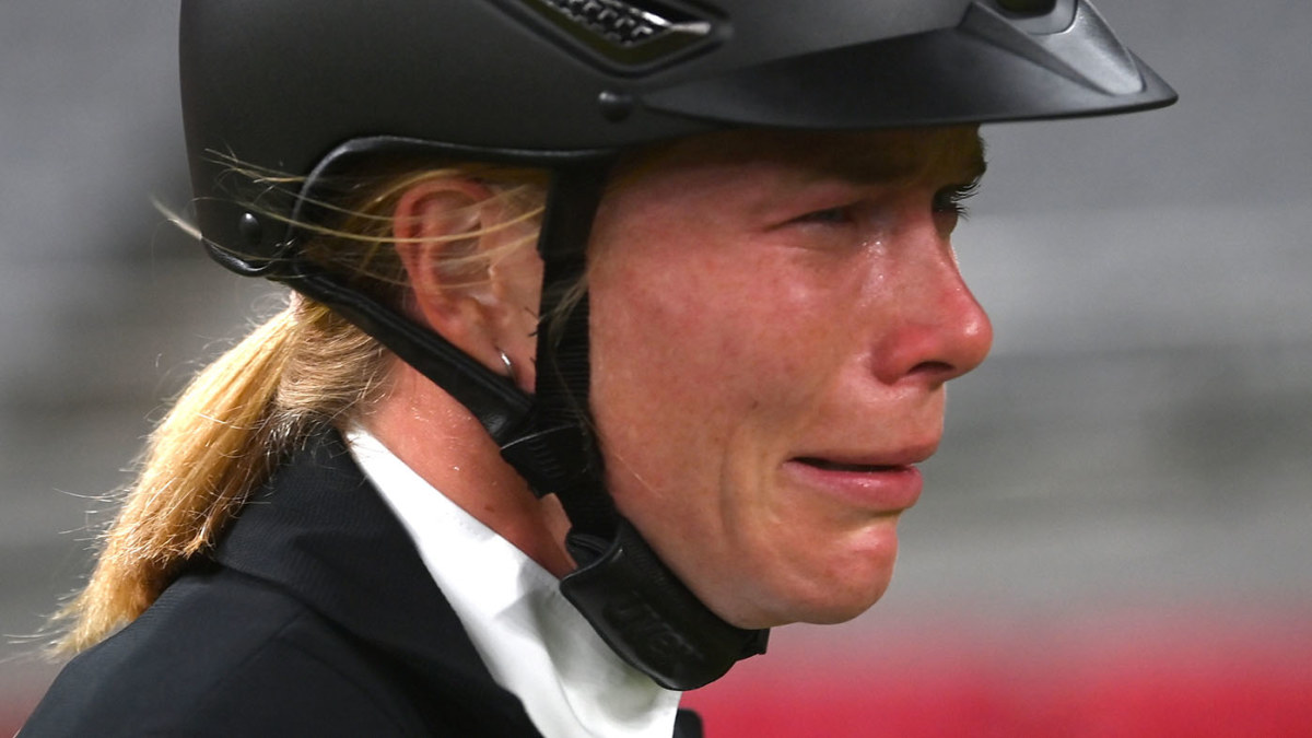 Tokyo Olympics 2021 | Modern pentathlon horse rule, Annika Schleu goes ...