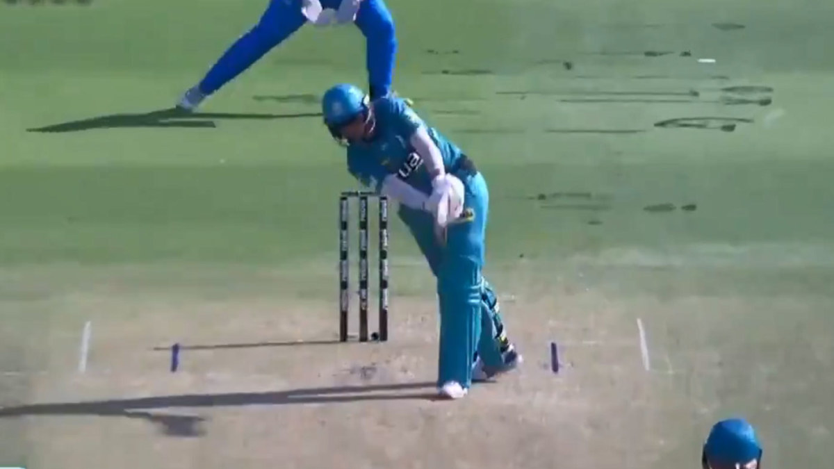 WBBL: Sammy-Jo Johnson lights up Strikers in wild over