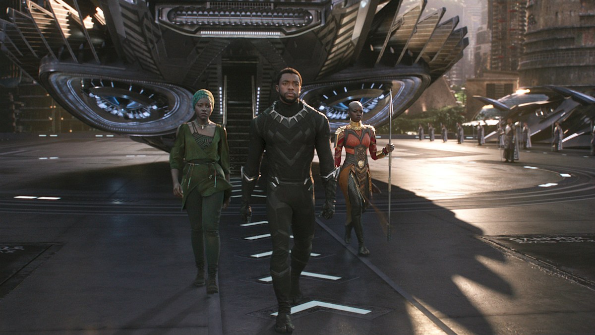 'Black Panther' tops 'Star Wars: The Last Jedi' in historic opening ...