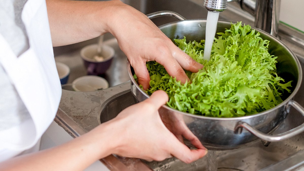Dirty truth behind washed and ready to eat vegetables | Nine.com.au