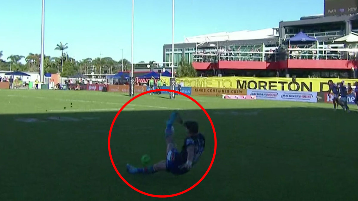 NRL 2022: Reece Walsh slips during conversion attempt for NZ Warriors ...
