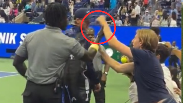US Open 2025: Fan tries to open Jannik Sinner's bag after Alexander ...