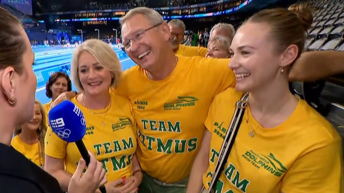 Paris 2024: Ariarne Titmus parents, Steve and Robyn, sister Mia ...