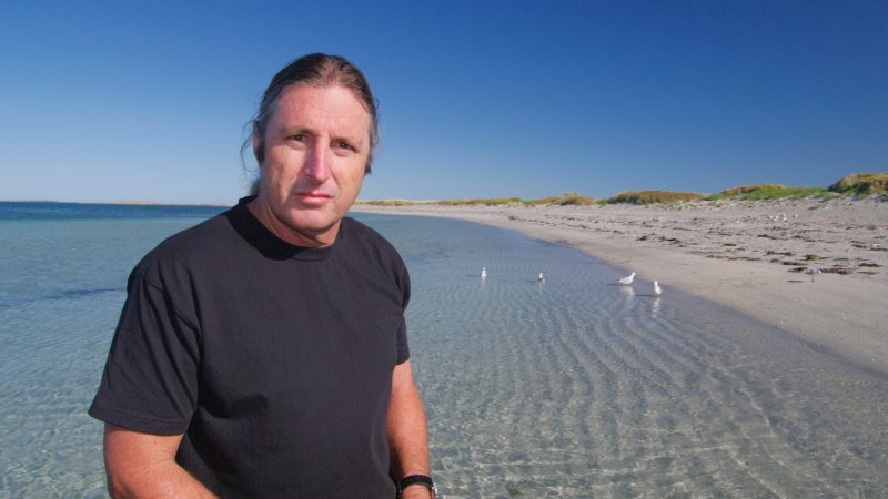 Tim Winton takes the PM to task on that $444 million donation to the Reef