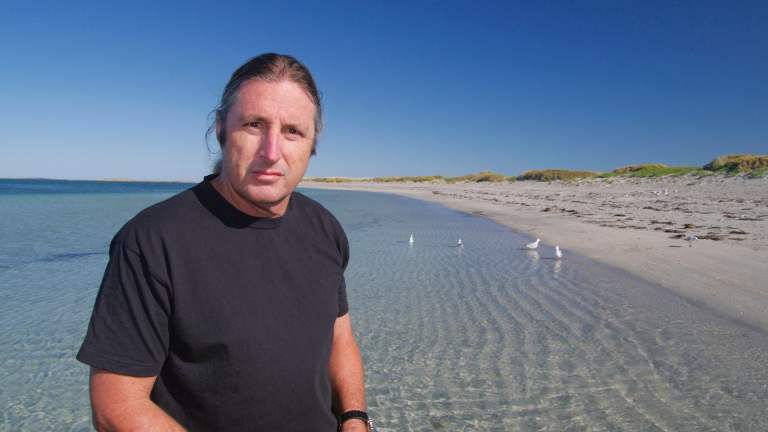 Tim Winton takes the PM to task on that $444 million donation to the Reef