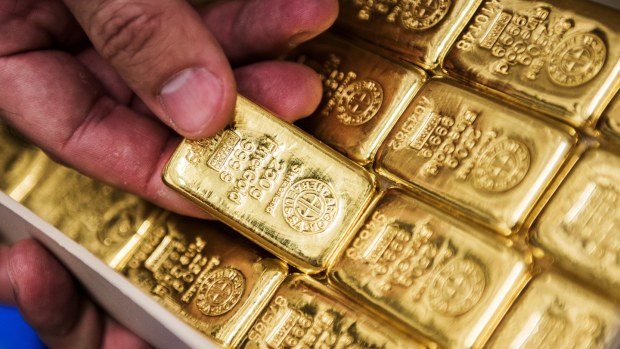 BlackRock sees gold as hedge against political risks