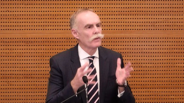 AustralianSuper's Ian Silk says anti-bank ad in members' best interests