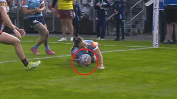 Women's State of Origin 2025: Isabelle Kelly fails to ground the ball ...