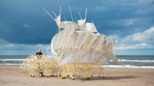 Theo Jansen's wind-powered strandbeest sculptures walk into Singapore