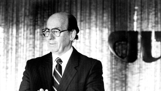 Tributes flow for former Woolworths chairman Sir Eric McClintock