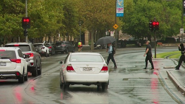 Victoria floods update: Mildura soaked by almost a year's worth of rain ...