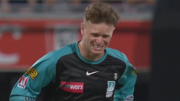 Cricket BBL 2025: Matthew Kuhnemann thumb injury video, reaction ...