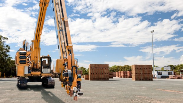Fastbrick Robotics says its 1-armed bricklaying robot's set for world ...