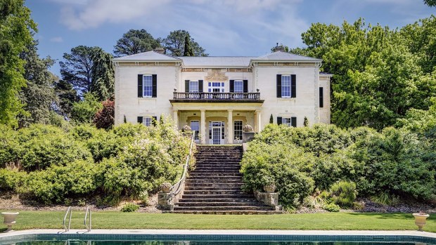 Near sellout for Downer family auction