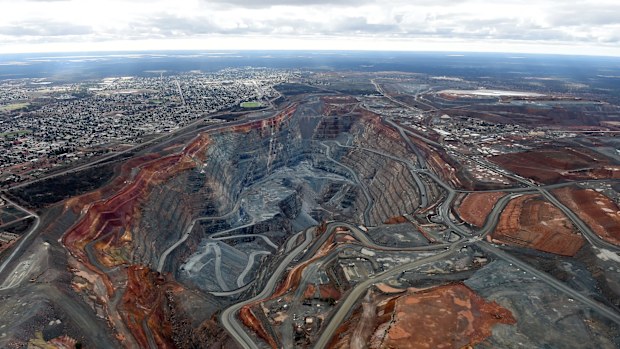Outback standoff over Kalgoorlie super pit