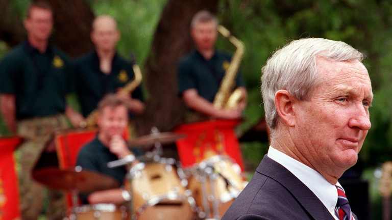 Bruce Scott to quit federal parliament