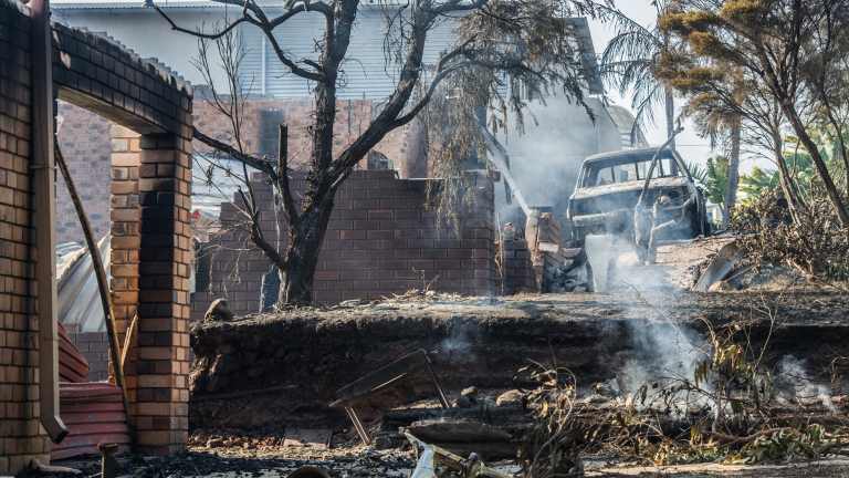Shock and relief as family loses home of 35 years to Tathra bushfire