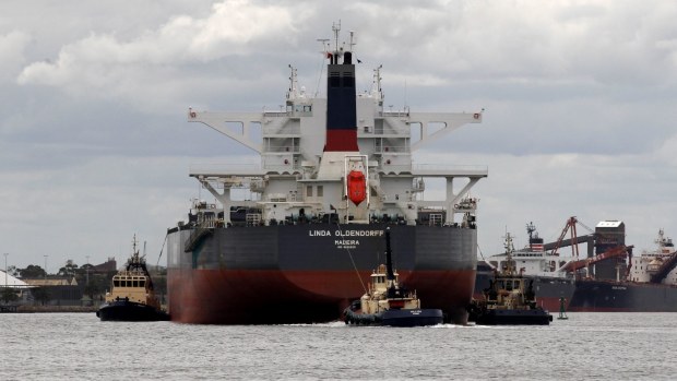 Glencore demands regulation of Newcastle port after shipping charges raised