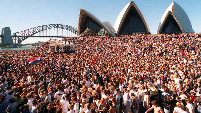 Crowded House to return to Sydney Harbour for two concerts in 2016