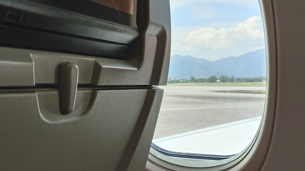 Flight etiquette: Who gets to control the window shade on a plane when ...