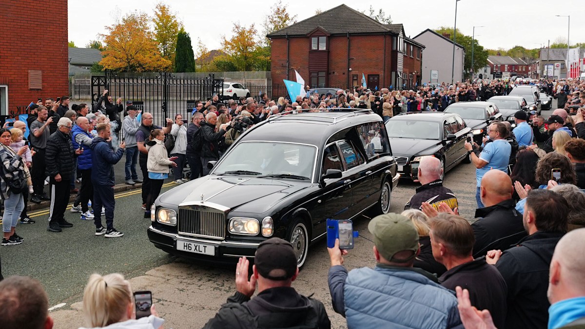 Ricky Hatton funeral: Boxing icon remembered in Manchester; Ian Darke ...