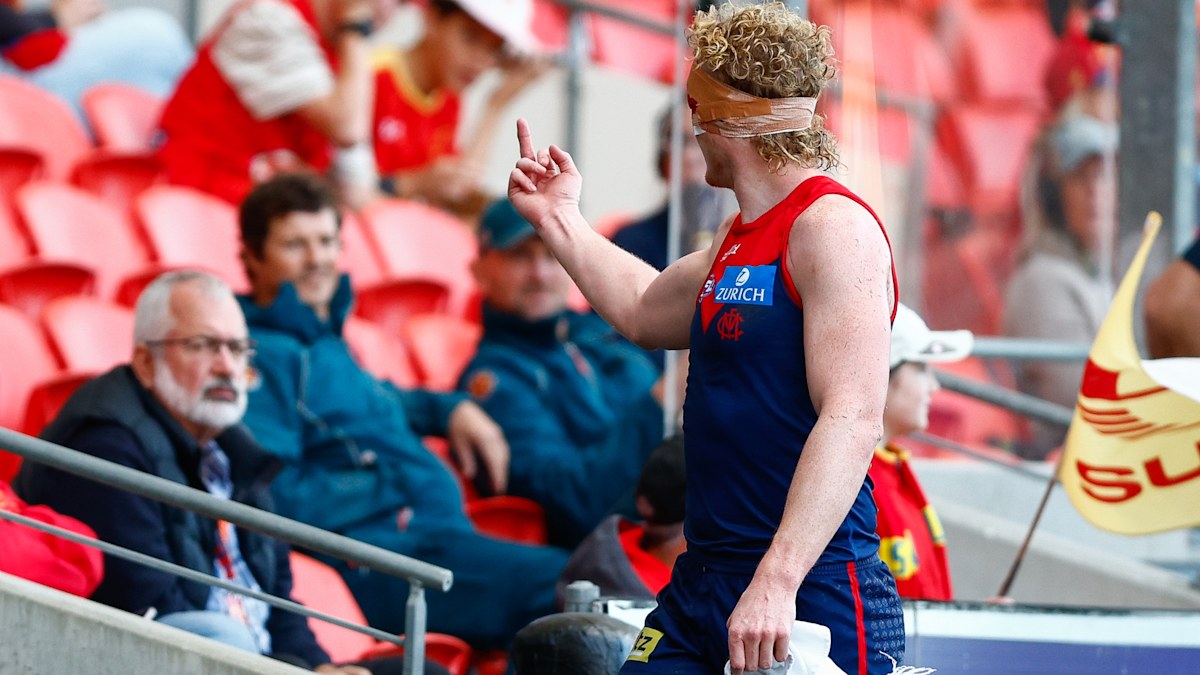 AFL news 2025 | Clayton Oliver middle finger to crowd, head clash with ...