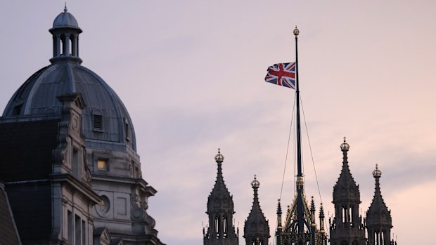 Queen Elizabeth II death: What are the rules on flags in the wake of ...